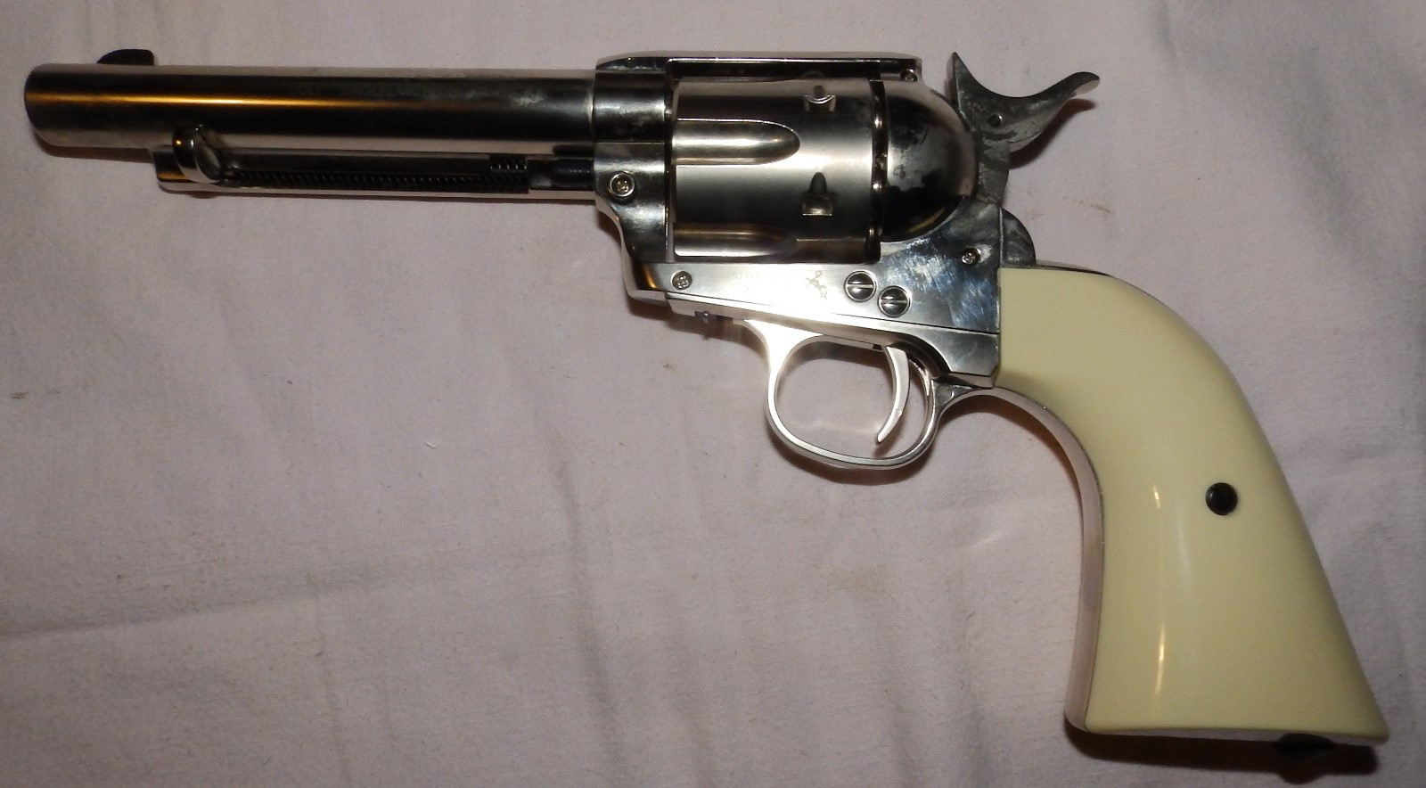 Colt SAA 45 von Umarex Kaliber 4,5 mm Colt SAA .45 - 5.5" 4,5 mm (.177) BB, CO₂, Nickel-Fin - eGun